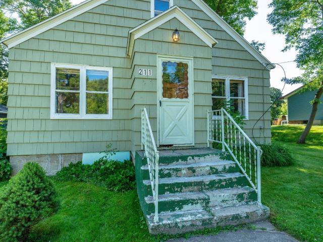211 5th Street SE