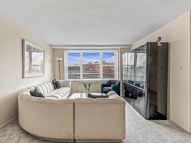 211 6 rd Avenue 4D