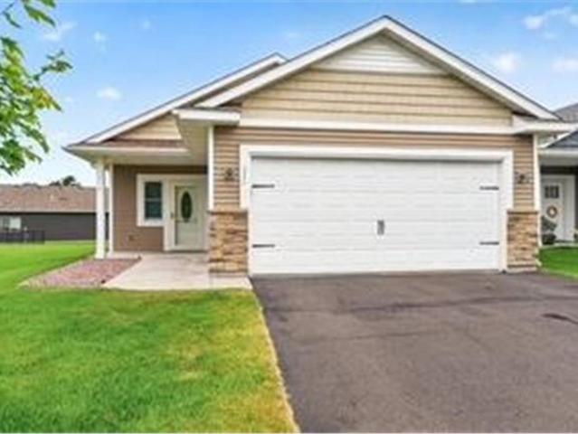 211 8th Ave NE, Isanti, MN 55040