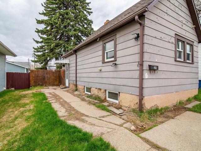 211 9th Ave NE, Mandan, ND 58554