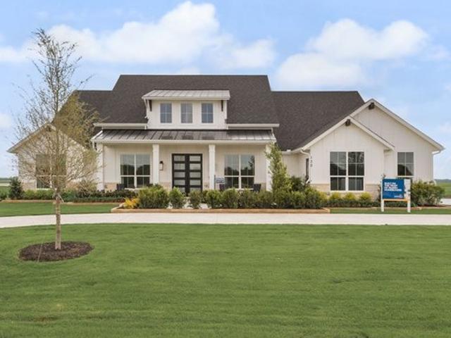 211 Cotopaxi Dr, Red Oak, TX 75154