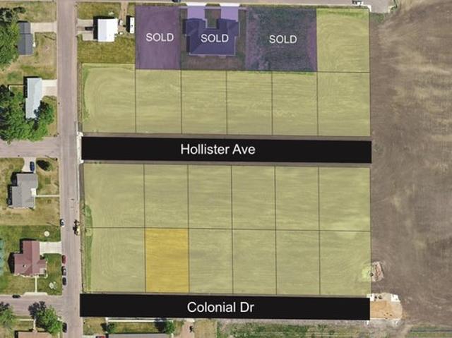211 Colonial Dr, Salem, SD 57058
