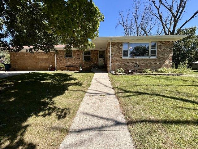 211 Carnation St NE, Demotte, IN 46310