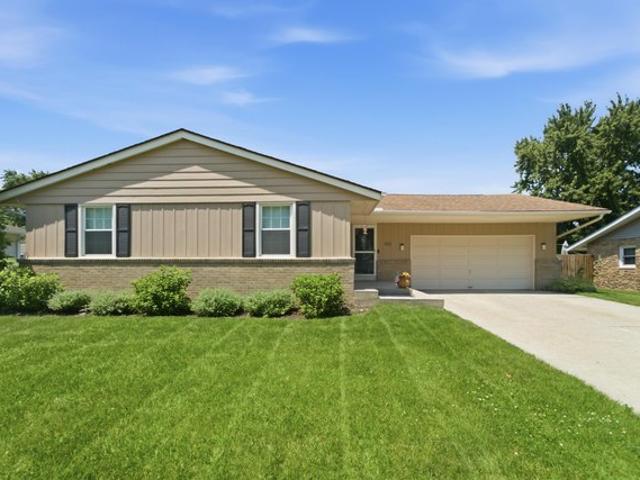 211 Cherokee Dr, Lowell, IN 46356