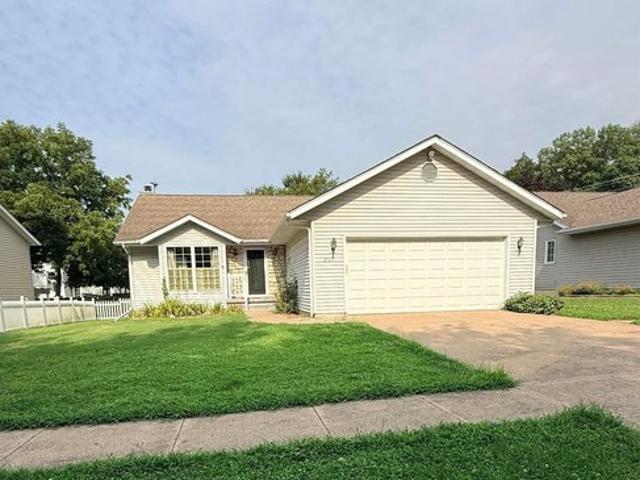 211 Crescent Ln, Fort Madison, IA 52627