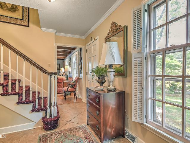 211 Crestwood Drive