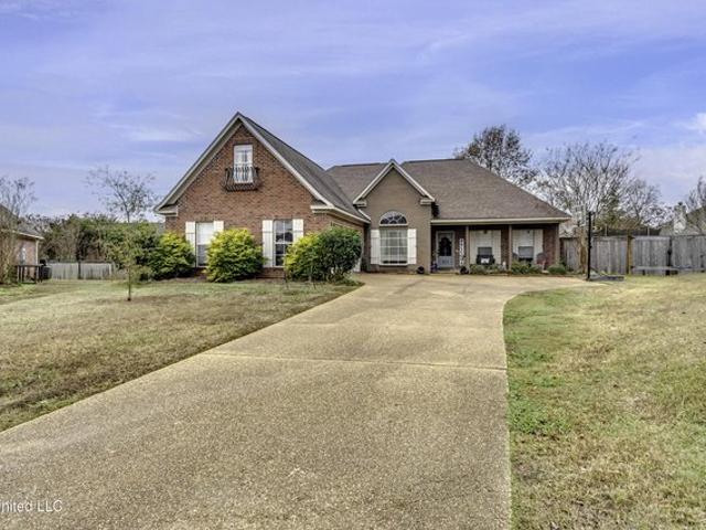 211 Crown Point Cir, Pearl, MS 39208