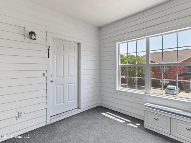 211 Armand Oaks