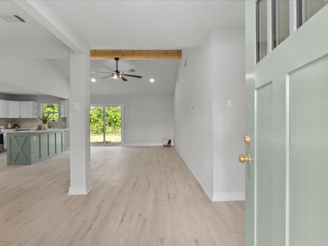 211 Avenue I