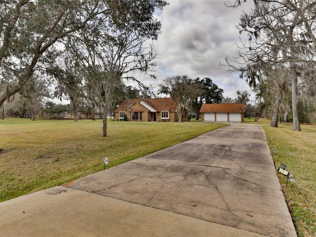 211 Bayou Rd, Lake Jackson, TX 77566 | MLS #45845