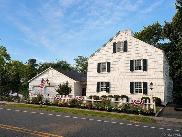 211 Berry Hill Rd, Syosset, NY 11791