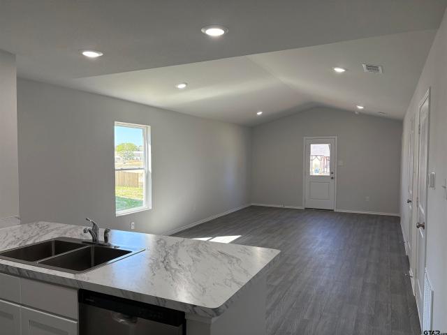 211 Blue Bird Ln, Mineola, TX 75773 | MLS #26004 | Compass