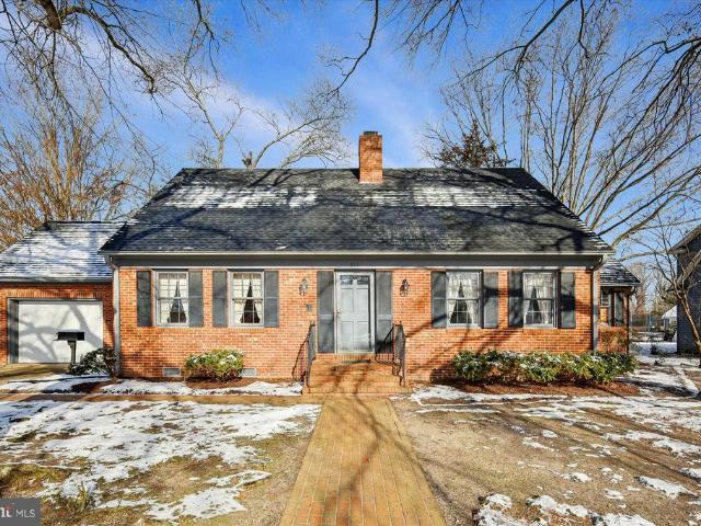 211 Bloomingdale Avenue