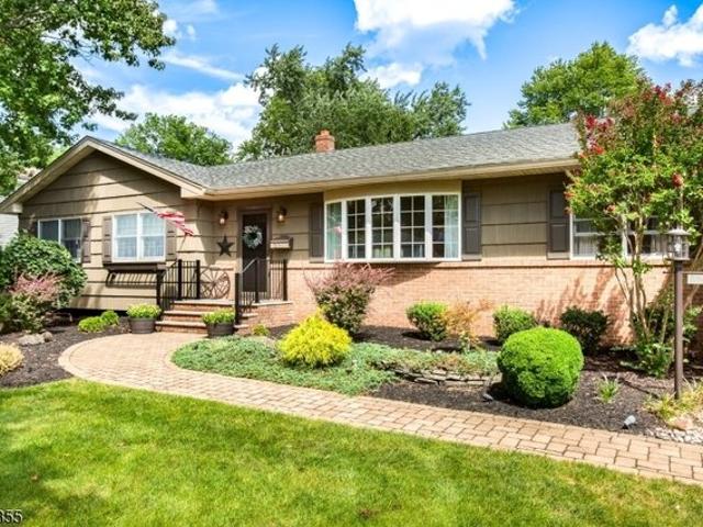 211 Briarheath Ln, Clark, NJ 07066