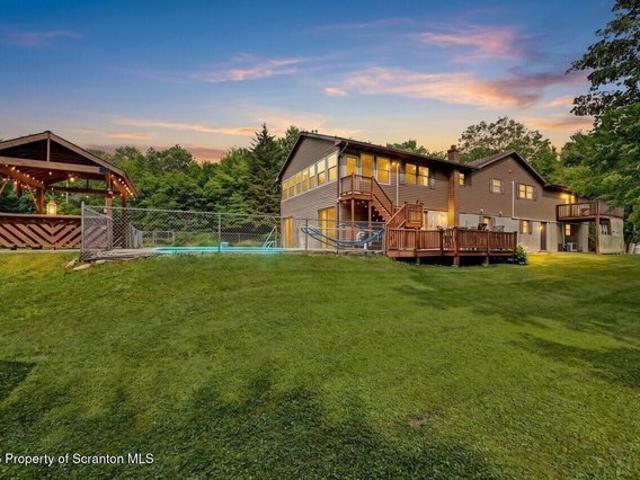 211 Buckingham St, Elmhurst, PA 18444