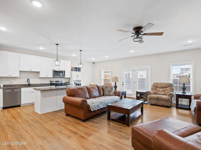 211 Bullitt Creek Dr # 15