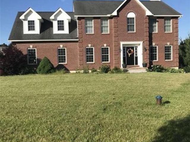 211 Bushkill Ter, Bushkill, PA 18064