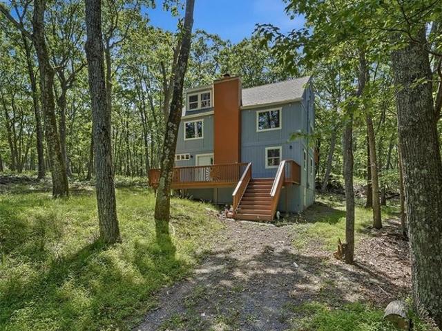211 Geese Ct N, Lehman, PA 18324