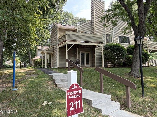 211 Grenadier Ct, Clifton Park, NY 12065