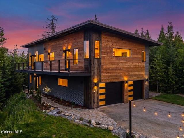 211 Daybreak Dr, Sandpoint, ID 83864