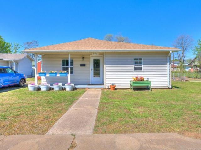 211 E 2nd St, Stroud, OK 74079