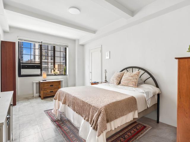 211 E 35TH Street 8G