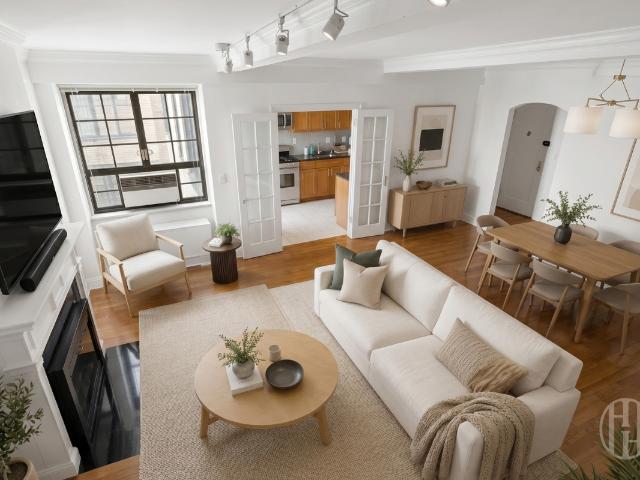 211 E 35th Street 8E