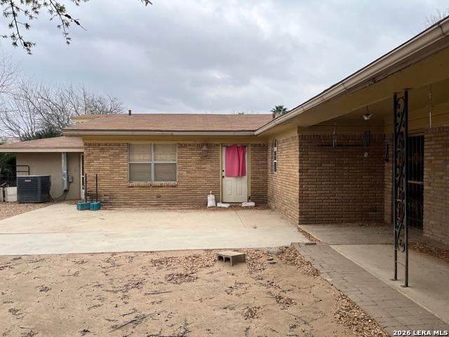 211 E Alamo