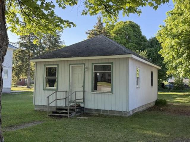 211 E Avenue A, Newberry, MI 49868