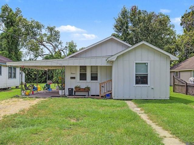 211 E Caldwell St, Gonzales, LA 70737