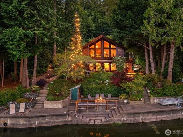 211 E Church Point Dr, Shelton, WA 98584