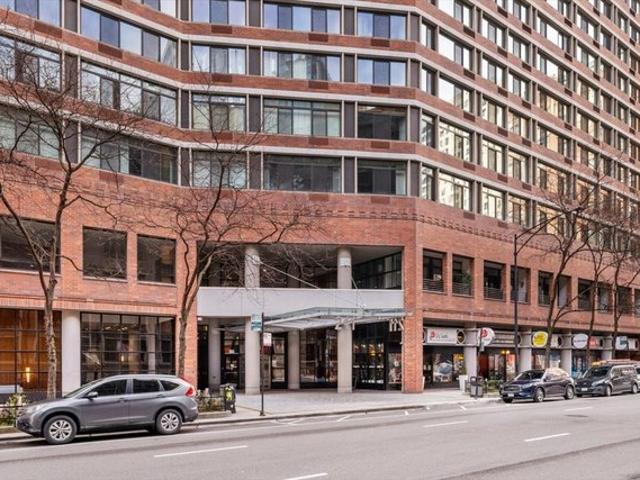 211 E Ohio St Apt 2004, Chicago, IL 60611