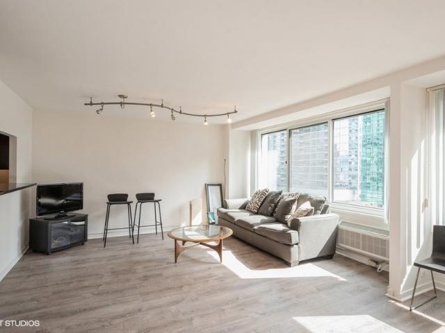 211 E Ohio Street # 2012