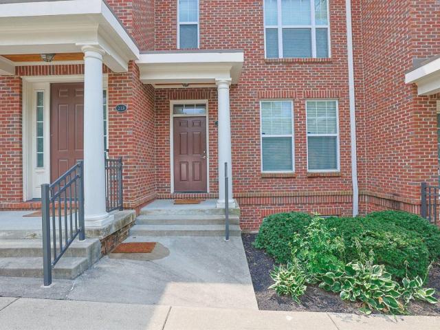 211 E Rochelle Street