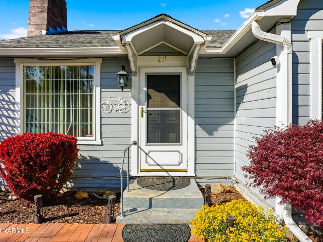 211 E Second St, Naches, WA 98937 | MLS #26 1088 | Compass