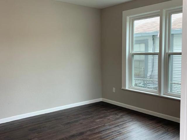 211 E Sterling Street 4