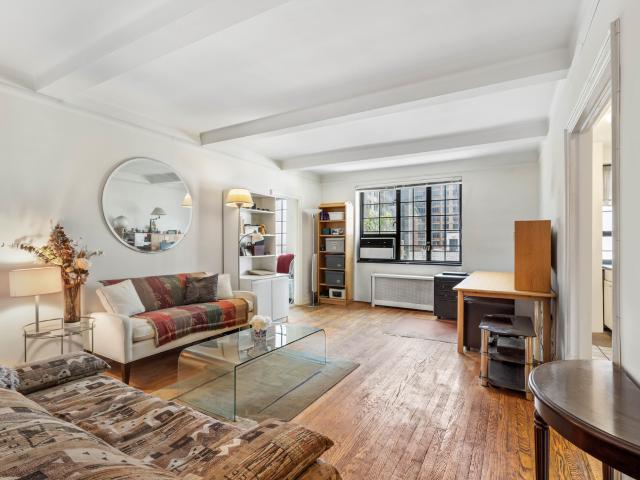 211 East 35th Street, New York, NY