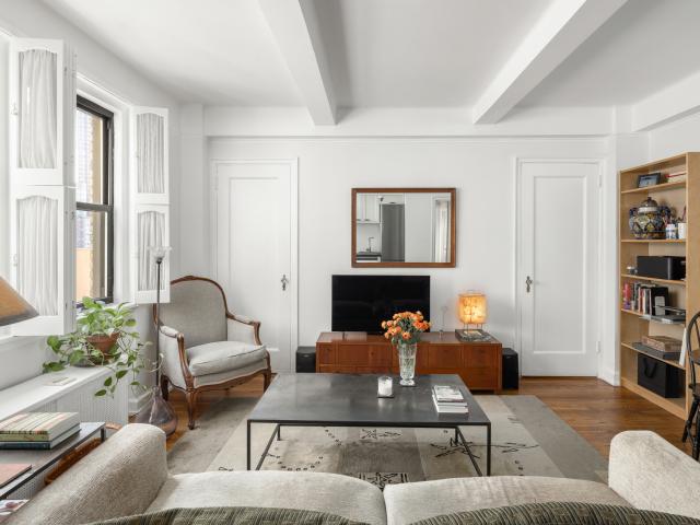 211 East 35th Street, New York, NY