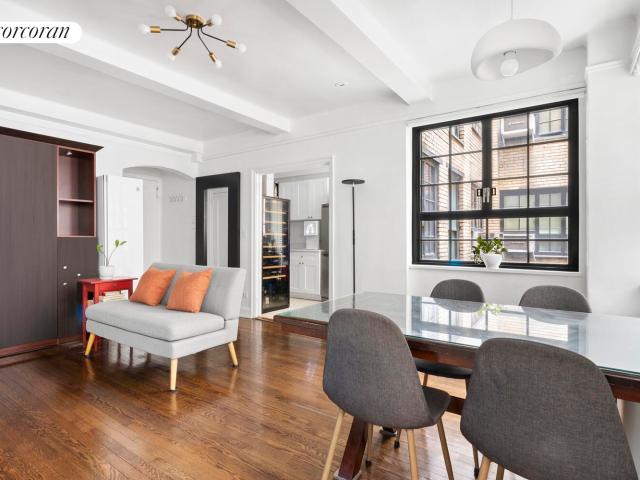 211 East 35th Street, New York, NY