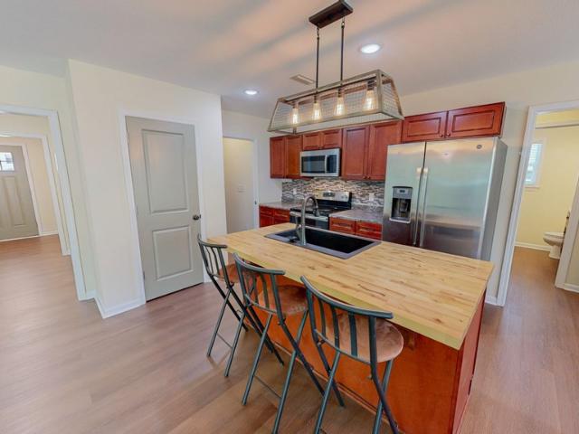 211 Edith Way