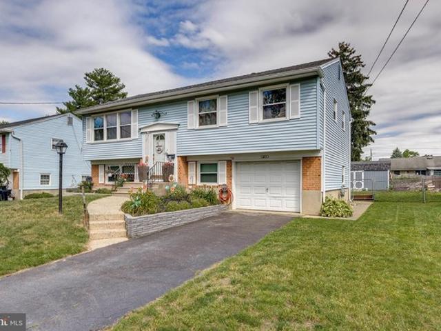 211 Fairmount Ave, Blackwood, NJ 08012