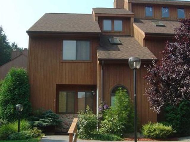 211 Falcon Ct, Poughkeepsie, NY 12603