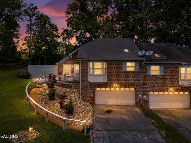 211 Farmington Tr