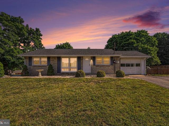 211 Fern Ave, Carlisle, PA 17013