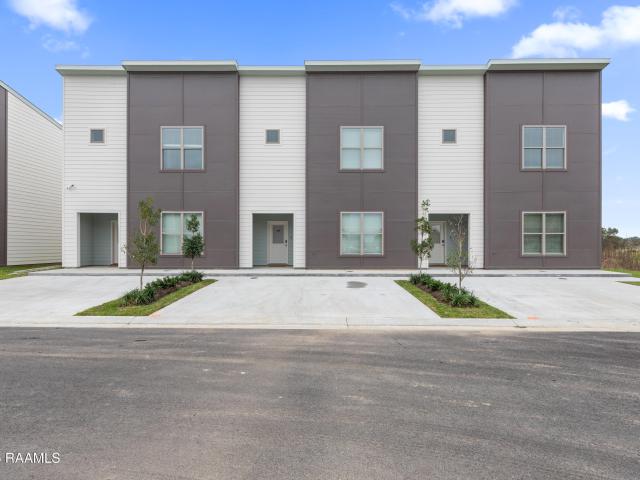 211 Firethorn Dr, Youngsville, LA 70592 | MLS #RA2600000 | Compass