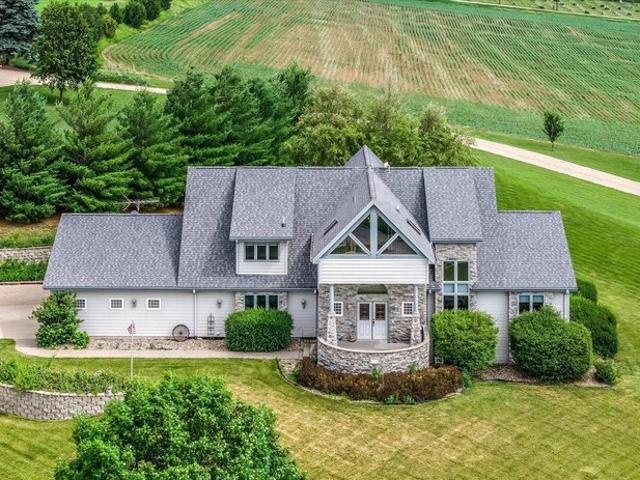 211 Fischer Dr, Woodbine, IA 51579