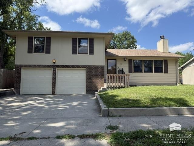 211 Frederick St, Clay Center, KS 67432