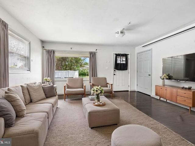 211 Howison Avenue