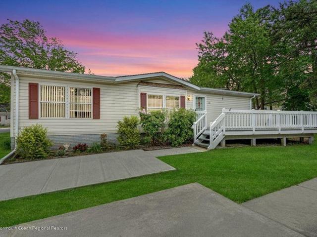 211 Holly Ct, Whiting, NJ 08759