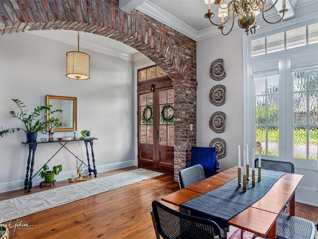 211 Hollybrook Drive